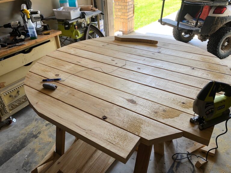 DIY Round Farmhouse Table with Free Plans
