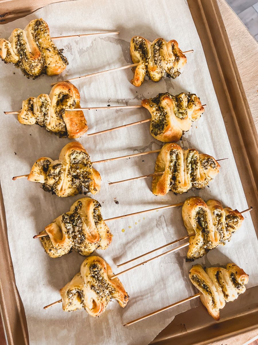 How to Make Pretty Pesto Puff Pastry Trees