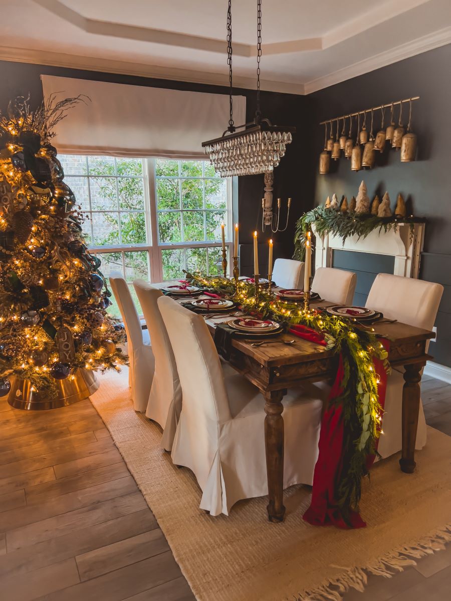 How to Decorate a Beautiful Christmas Table on a Budget