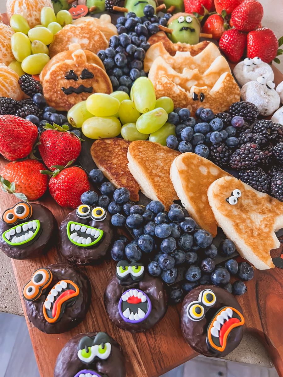 How to Make a Halloween Kids' Breakfast Board!