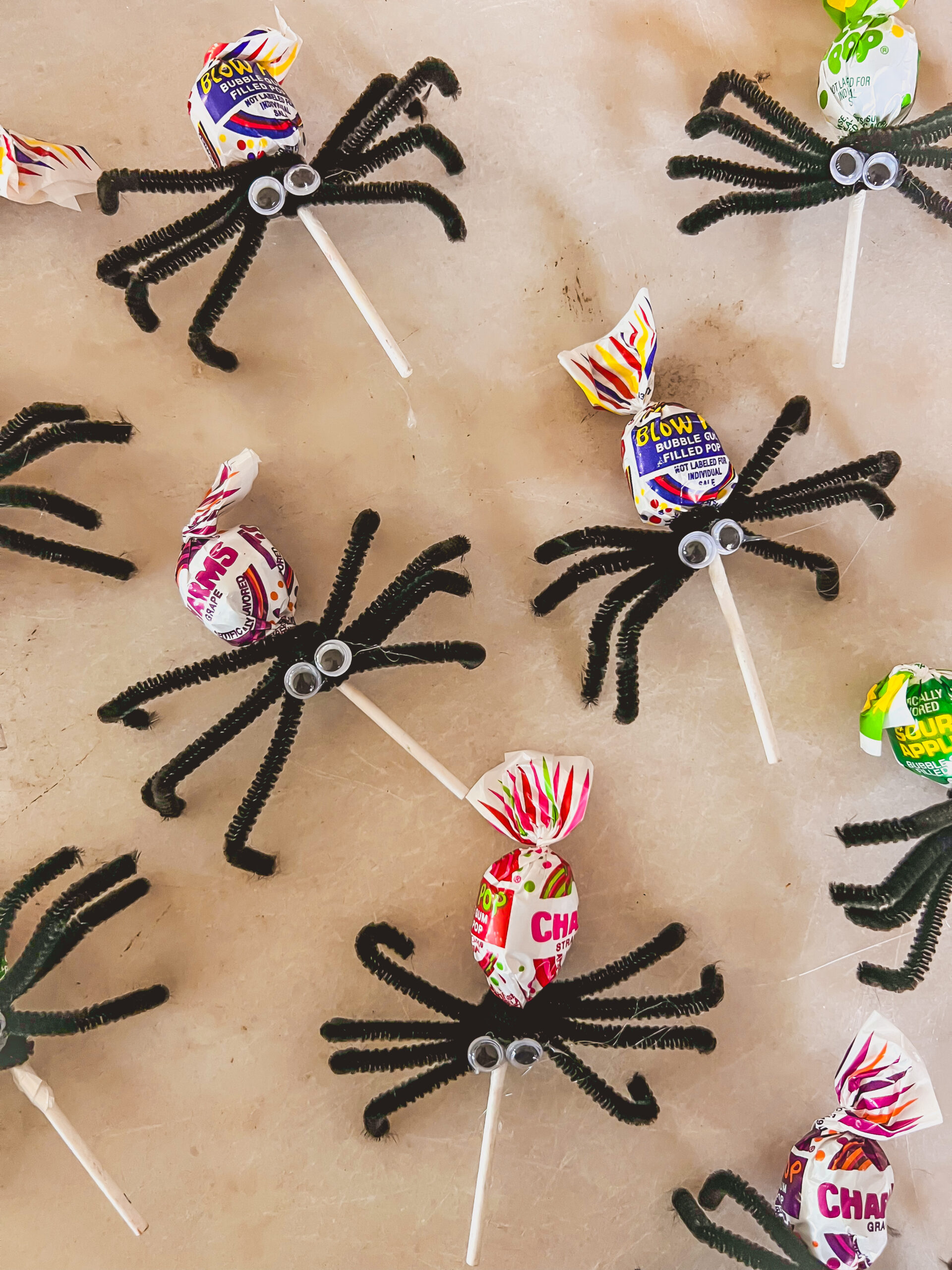 How to Make Adorable Spider Lollipops!